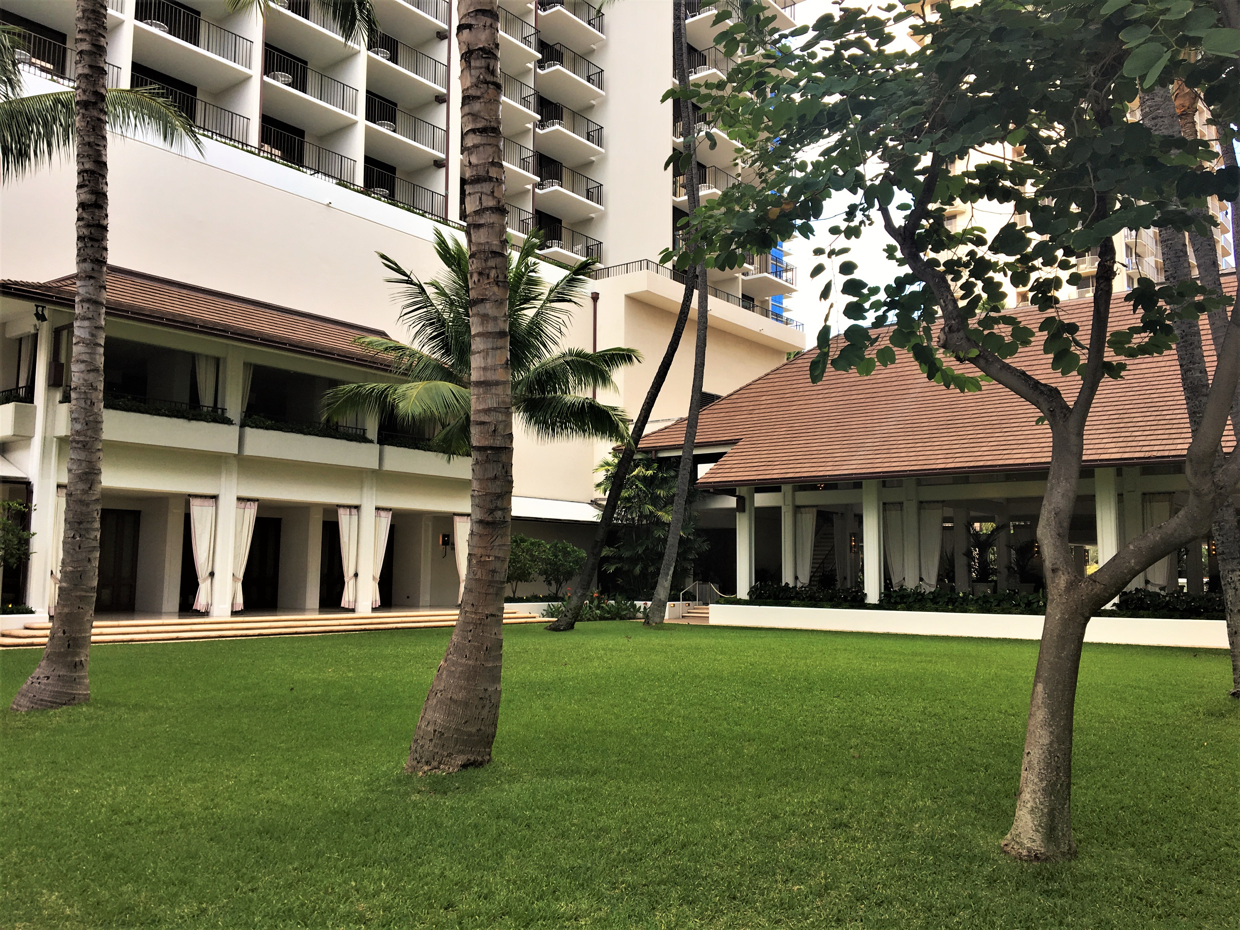 Halekulani Hotel (Waikiki, Hawaii) – Afternoon Tea – Dessert Correspondents